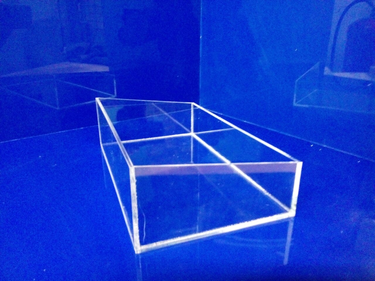 Накопитель из оргстекла 3 мм для товаров магазина. короба оптом и в ...
