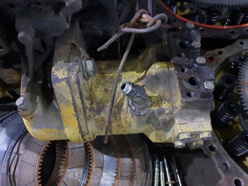 Гидромотор Komatsu 708-7L-01112 для бульдозера D65 Komatsu 708-7L-11514 ...